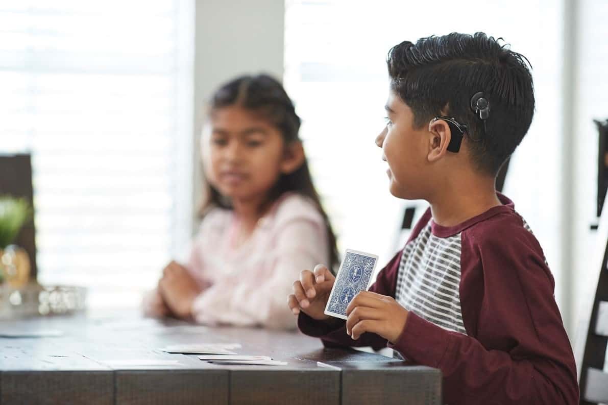 8 tips for parents to build confidence in kids with hearing loss