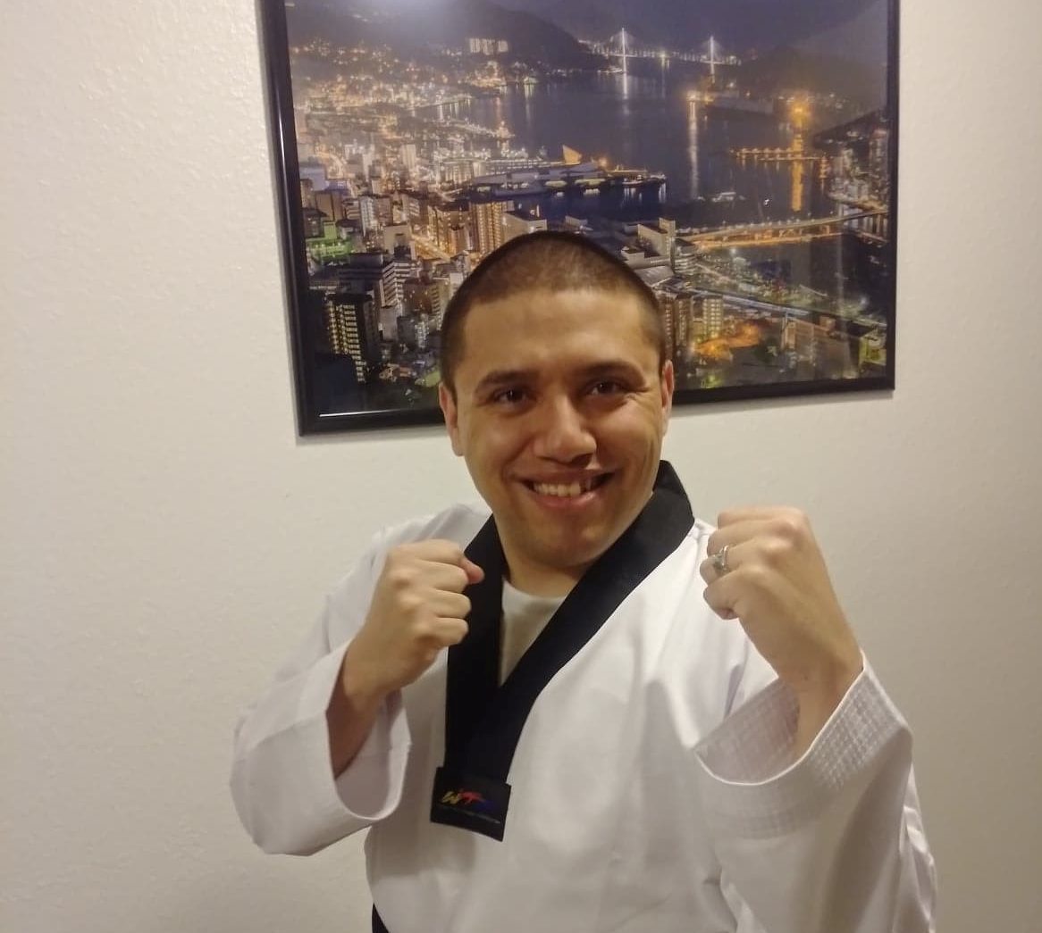 Taekwondo athlete hears with cochlear implants after sudden hearing loss